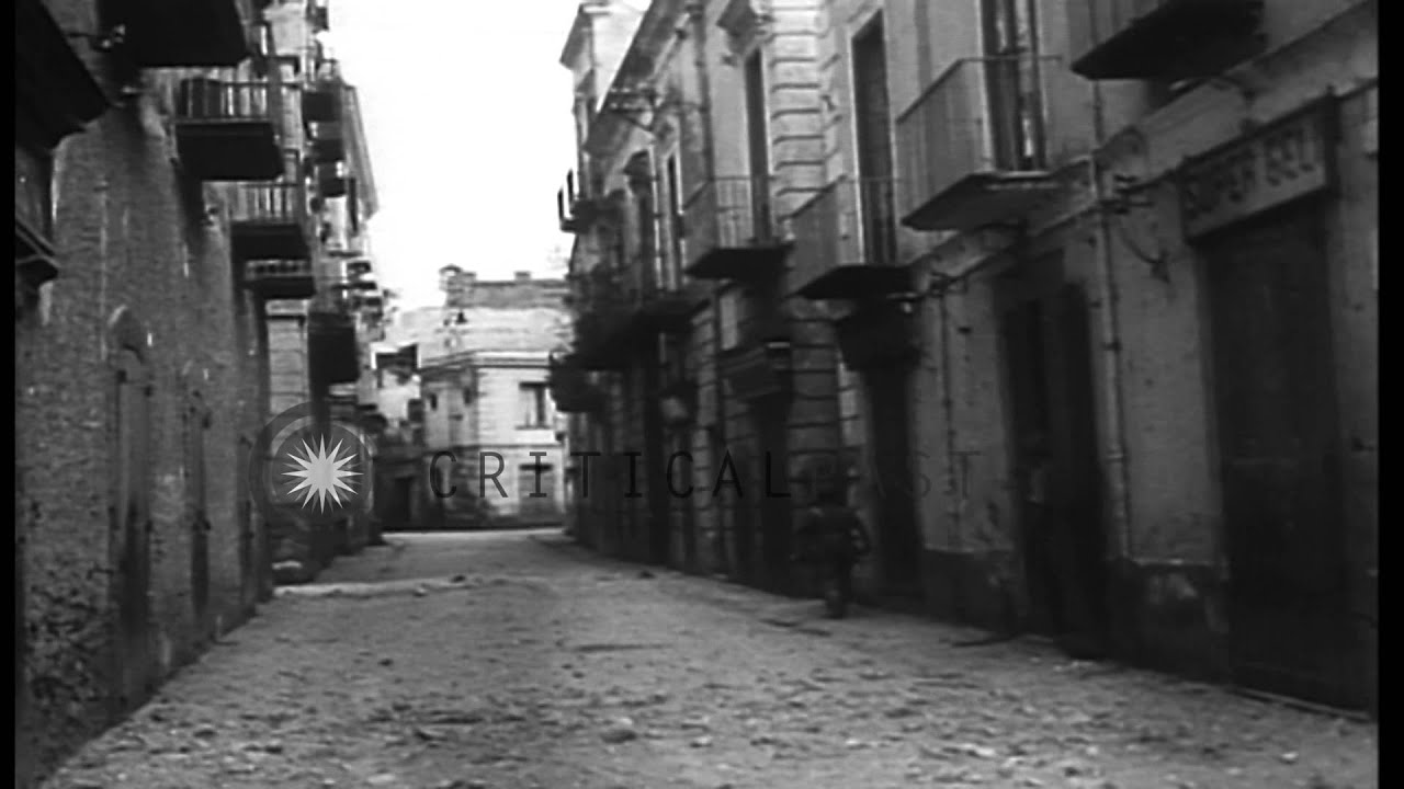 British infantrymen during the Battle of Naples , Italy, during World ...