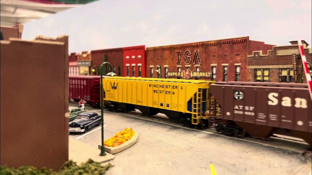CSX Family Lines and Conrail Heritage Units pulling a heavy grain train - YouTube