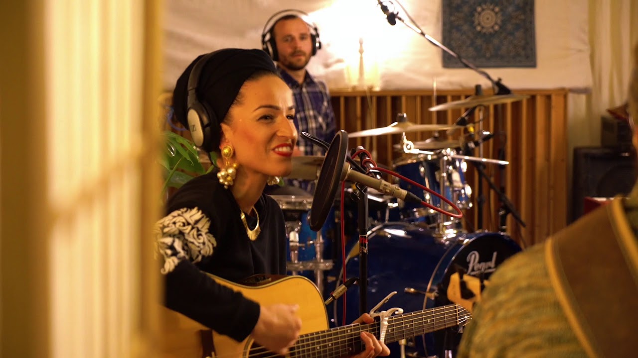 Beck Corlan - Curaj / Studio Session - YouTube