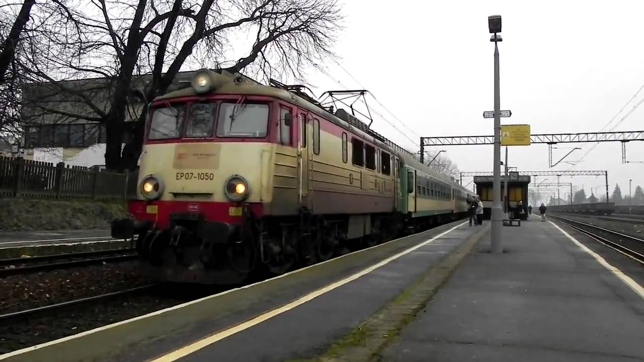 Ciekawe zestawienie TLK 37100 EP07-1050 InterCity + RP1 - YouTube
