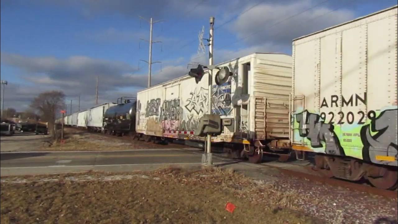 Southbound UP 6845, UP 6853 and UP 9093 on the Union Pacific Lake Bluff 2019 - YouTube