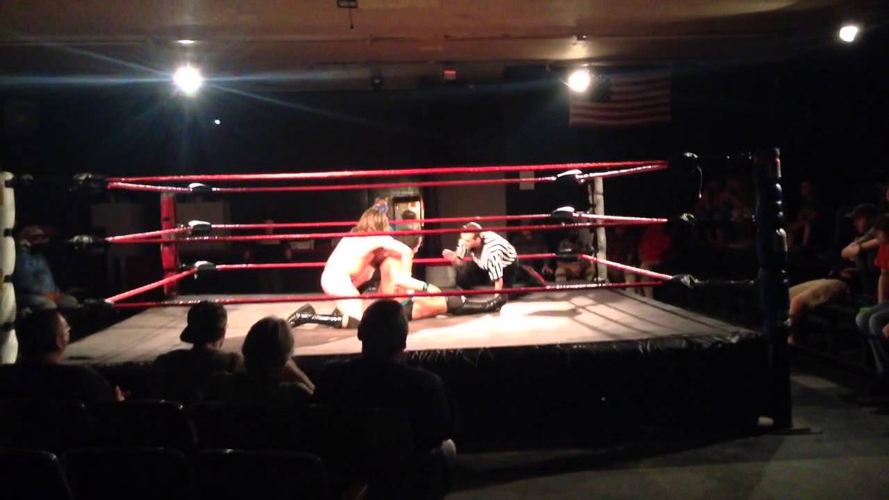 Brandon Espinosa vs Eric Wayne - YouTube