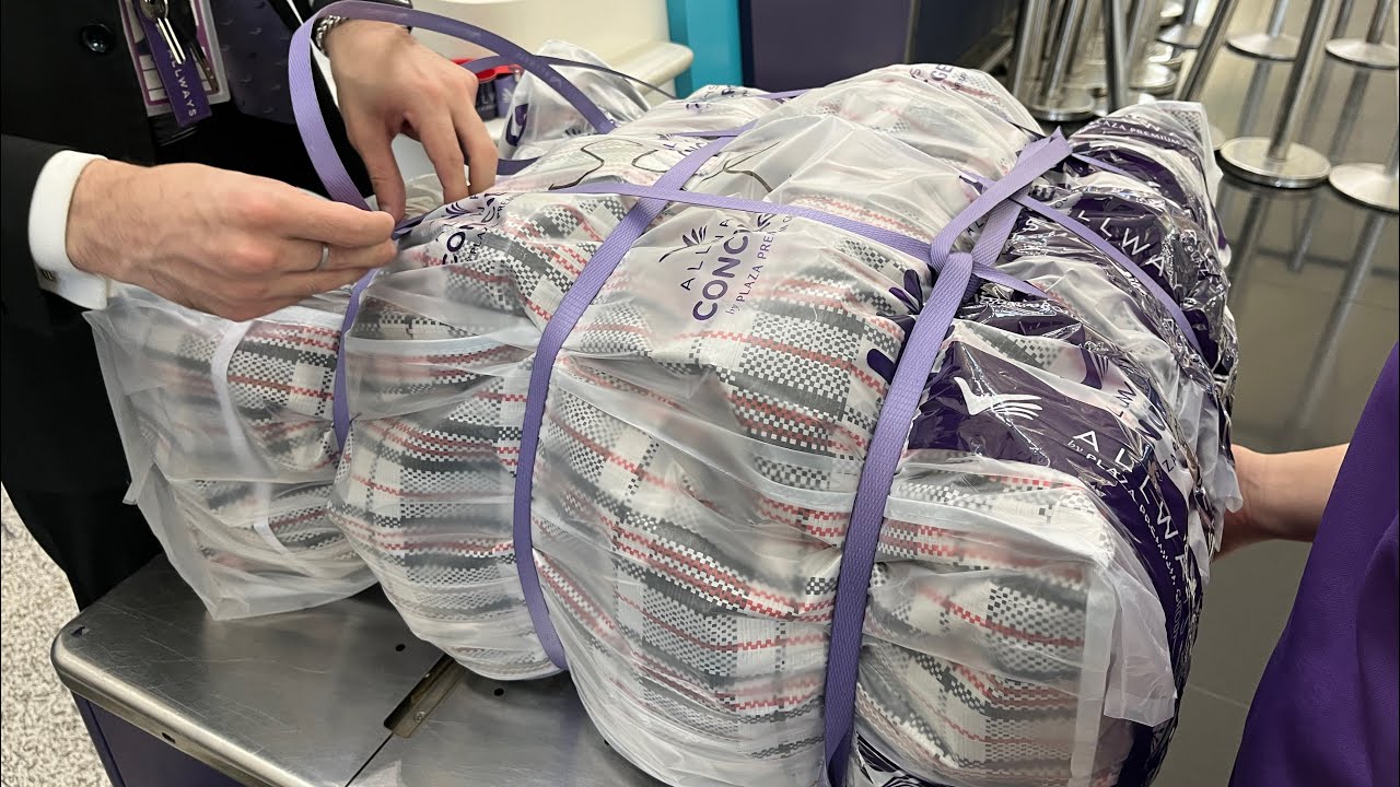 EP 89 Luggage wrapping at HK airport // 香港行李包裝服務 - YouTube