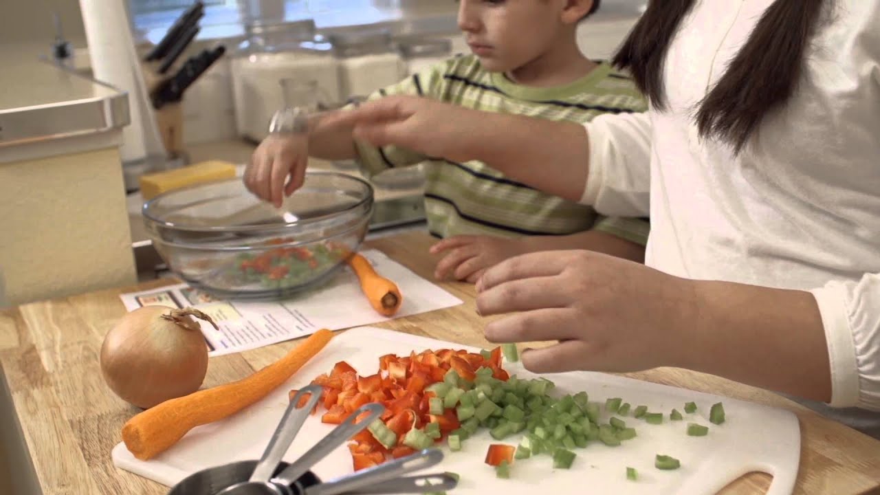 Food Hero Pasta Salad - YouTube