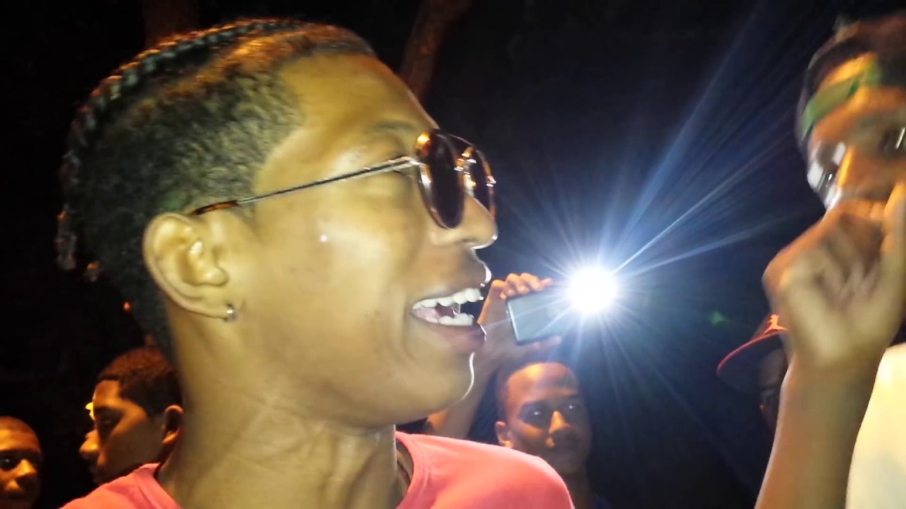 Micky G Vs Dinamita - Batalla de Freestyle | Junte Navideño | @CascavelesRD - YouTube