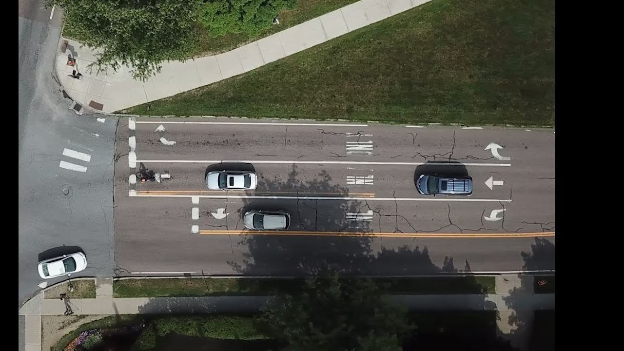 How to Bike Through a 3 Lane Intersection - YouTube