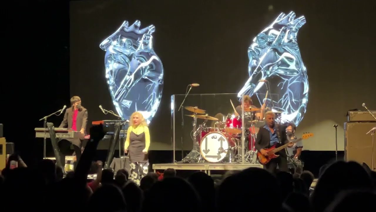 Blondie - Debbie Harry - Live Concert Detroit - Fox Theater - August 26 ...
