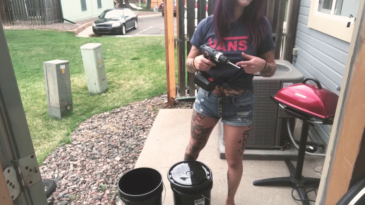 *EASY* COMPOSTING AT HOME [5 gallon bucket] - YouTube