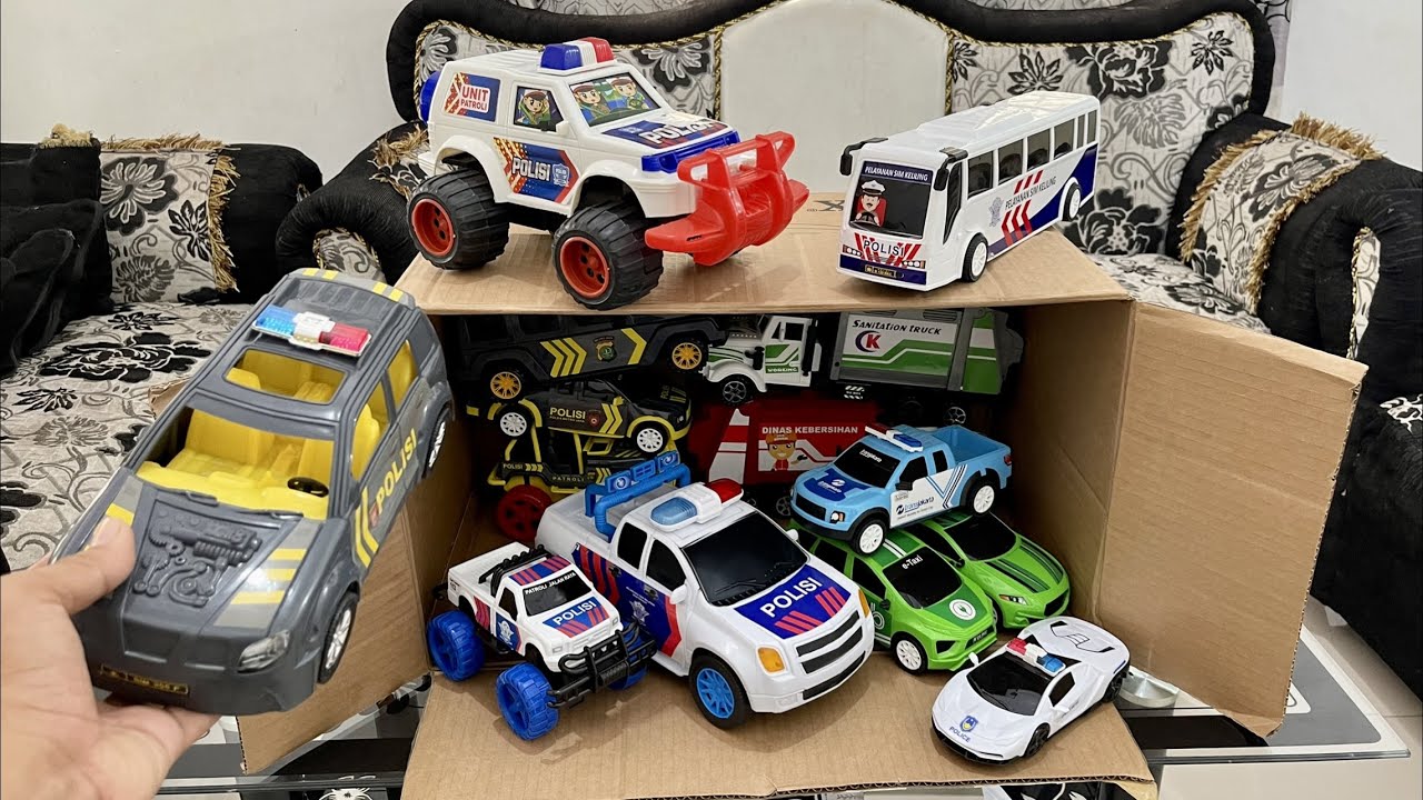 Mobil Mobilan Polisi, Police Car Toys, Kotak Penuh Mainan Mobil Polisi ...