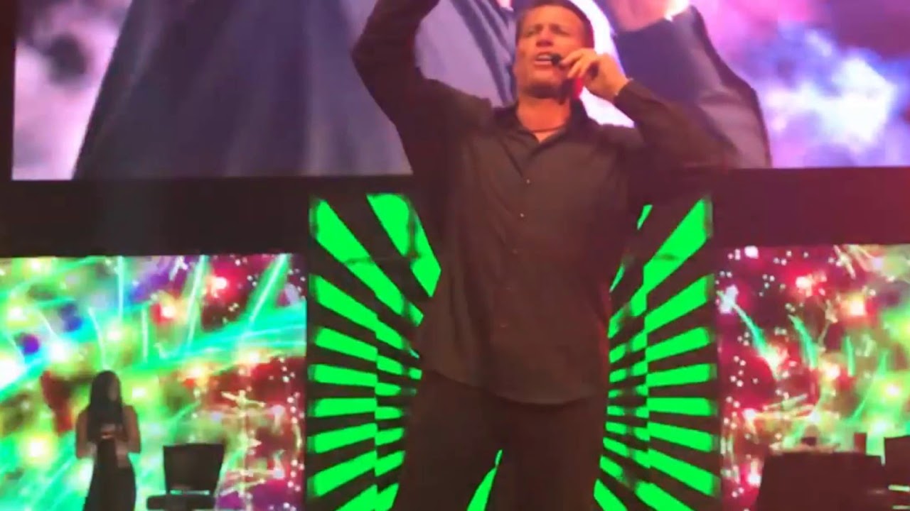 Tony Robbins On Stage