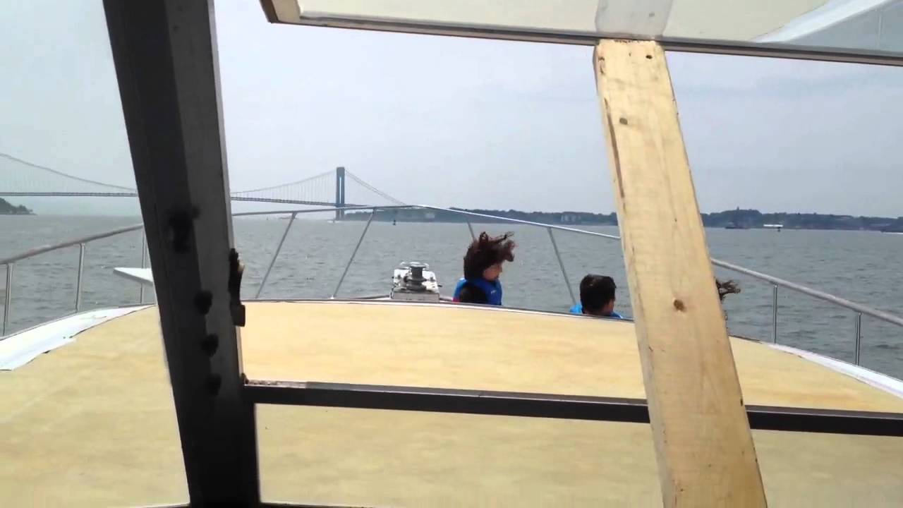 Chris Craft 55' Commander running - YouTube