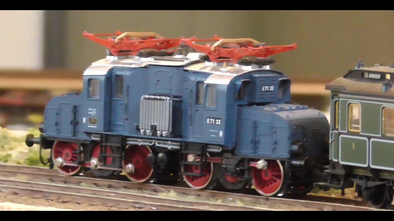 43031 Roco E 71 blau digitalisieren, ESU Decoder und LEDs einbauen ...