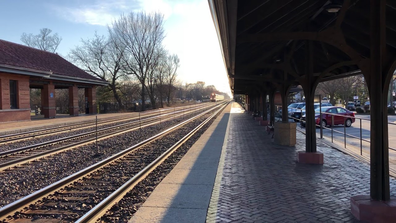 Inbound Metra 181 Express Passing Riverside IL - YouTube