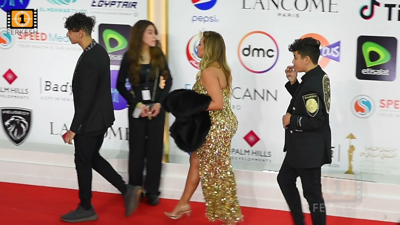 شاهد جمال زوجة الفنان حسام الحسيني في ختام مهرجان القاهرة السينمائي Youtube