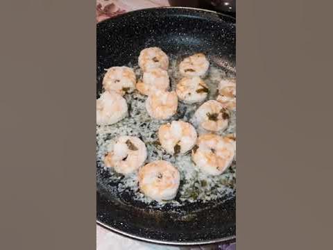 Creveti la tigaie - YouTube