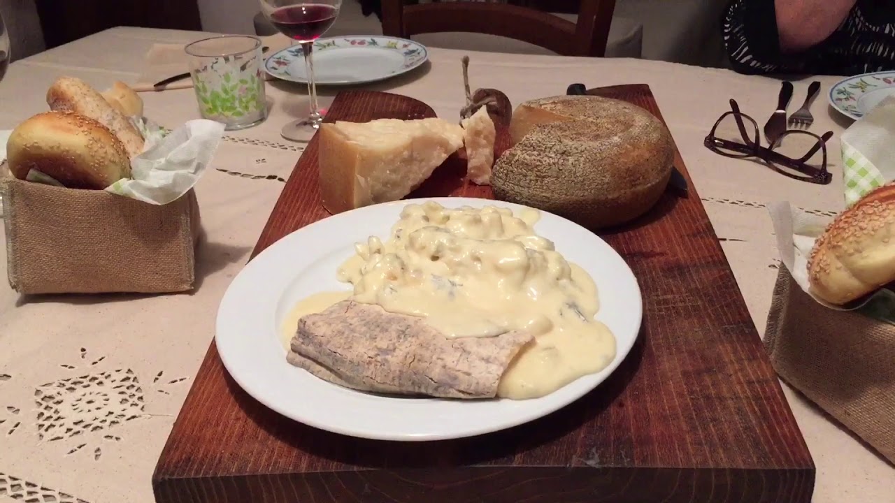 Family dinner in Italy - YouTube