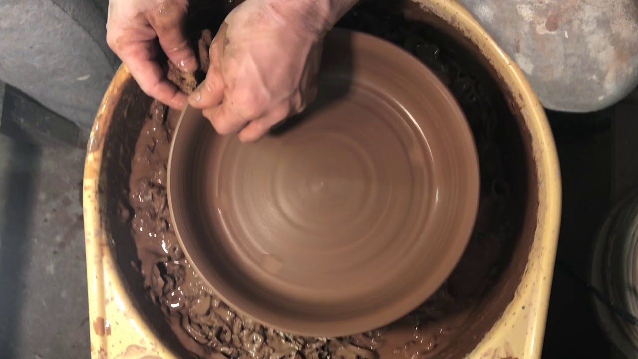 Throwing a dinner plate on the potter’s wheel - YouTube