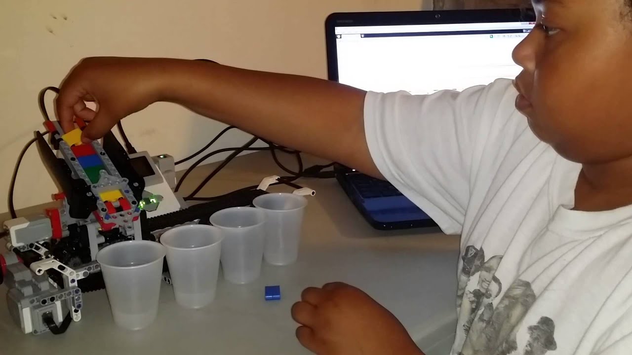 Lego Mindstormes EV3 (Education Set) Color Sorter running modified ...