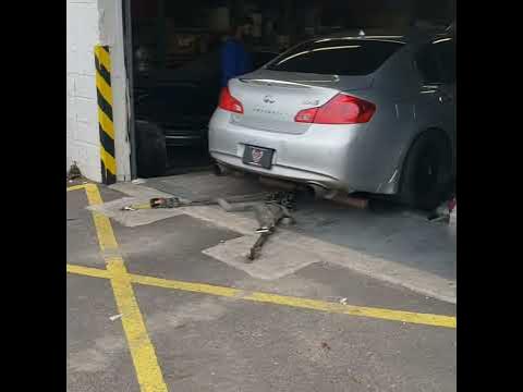 Infiniti G37 shooting huge flames dyno - YouTube