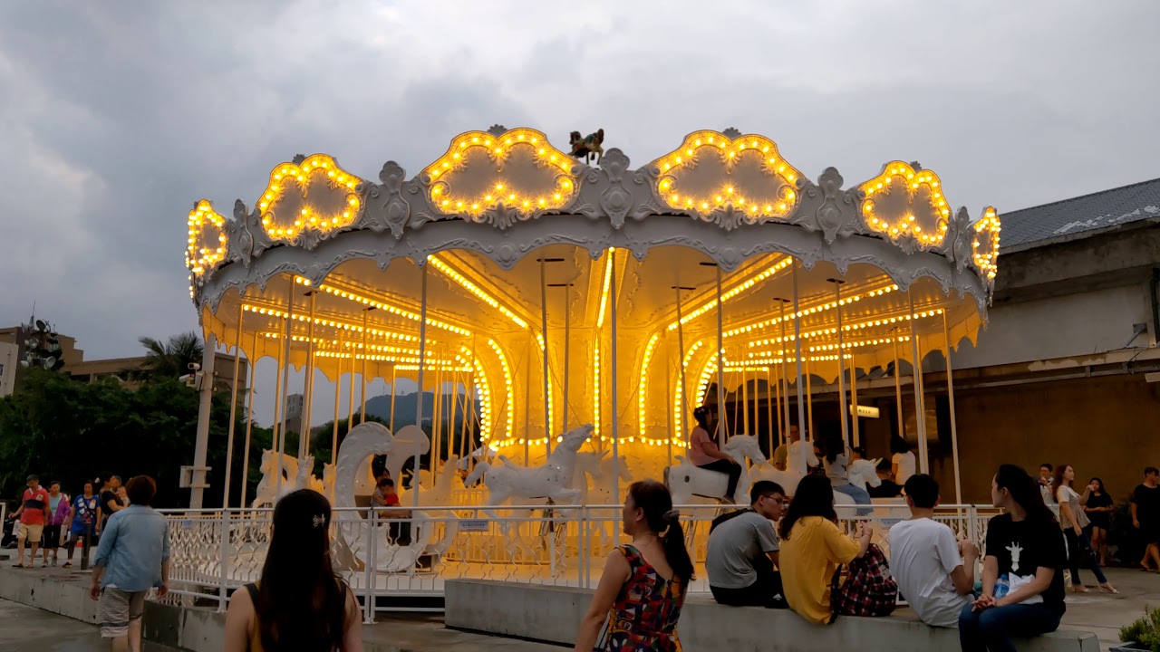 KW2 White merry-go-round - YouTube