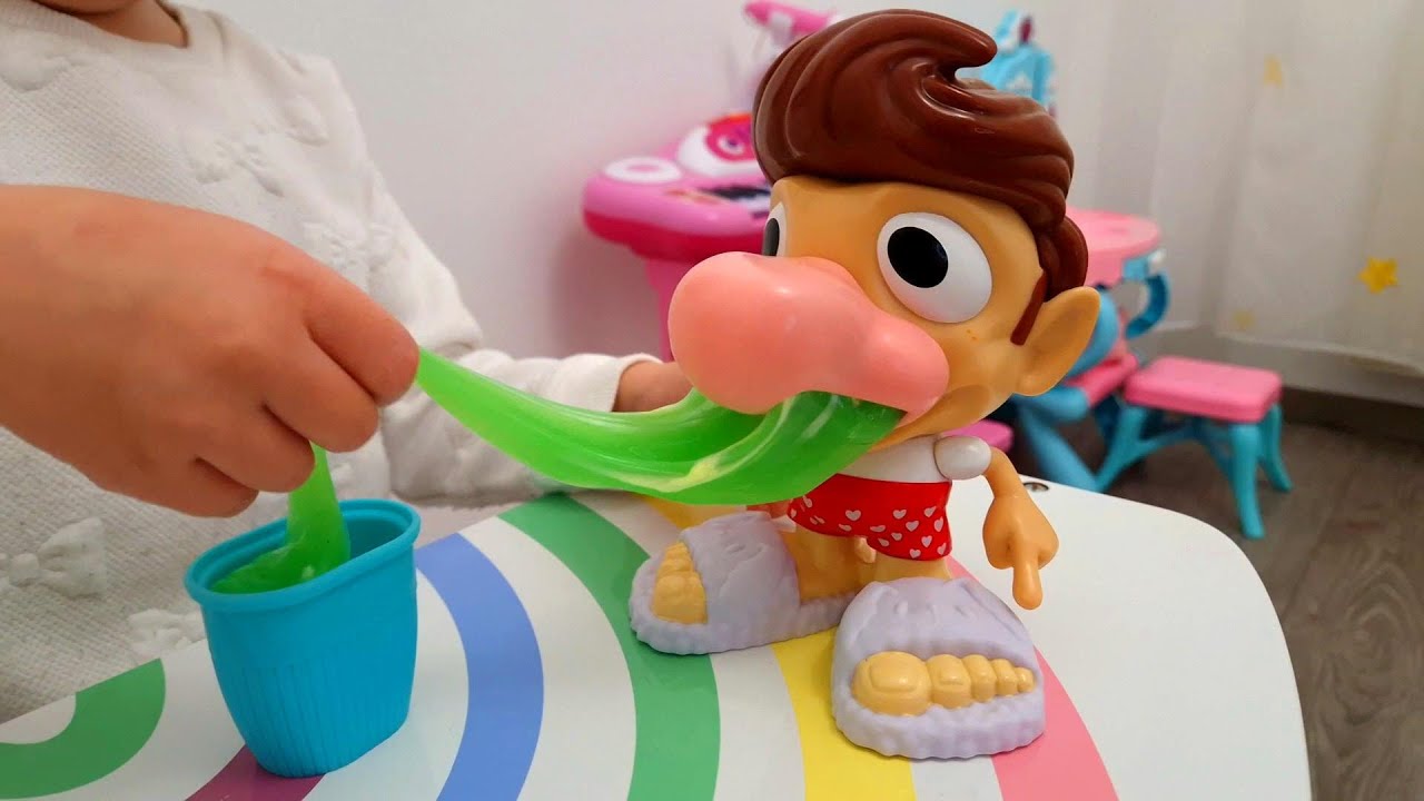 Ariana and her snotty friend - YouTube