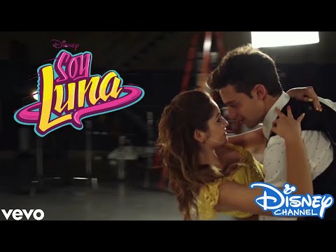 Matteo y Luna Patinan Vives en Mi | Momento Musical | Soy Luna 3