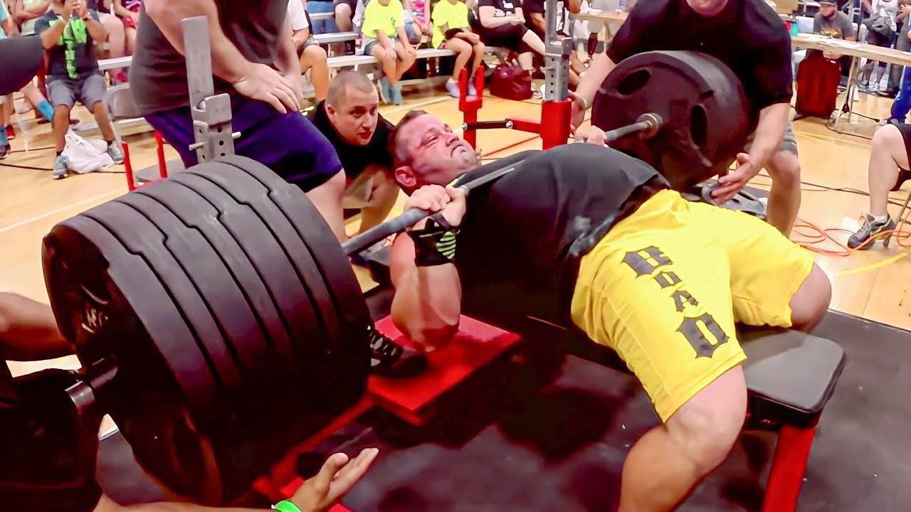 He Benches 675 lbs With A Narrow Grip - YouTube