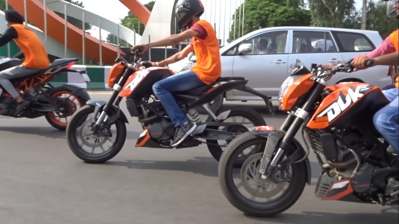 REVVING SO LOUD | KTM FREEDOM RIDE | KTM DUKE 390 RC 390 | STUNT SHOW ...