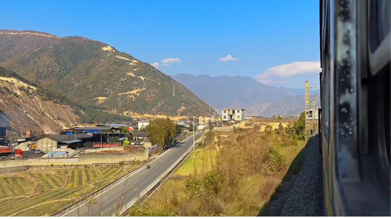 China Chengdu-Kunming Railway amazing ride - YouTube