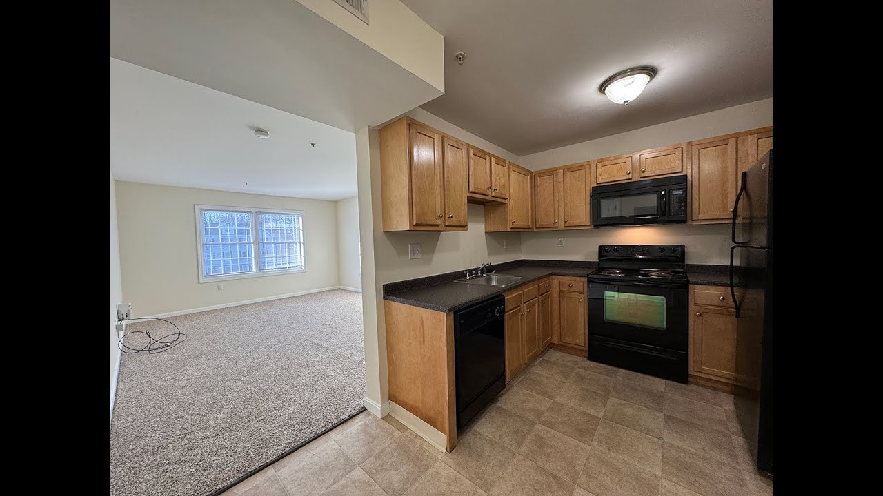 Redstone Apartments 80-305: 1-bedroom Manchester, NH Smyth style non ...