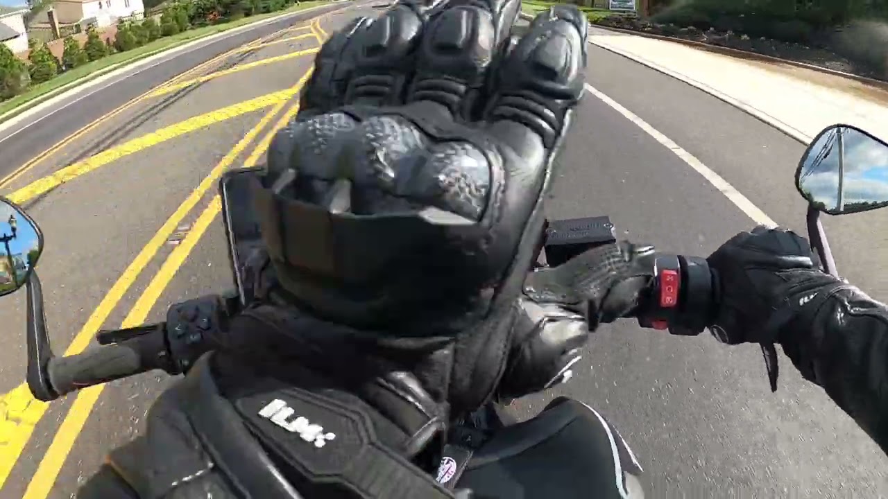 Triumph Trident 660 Powerbronze windscreen first impression - YouTube