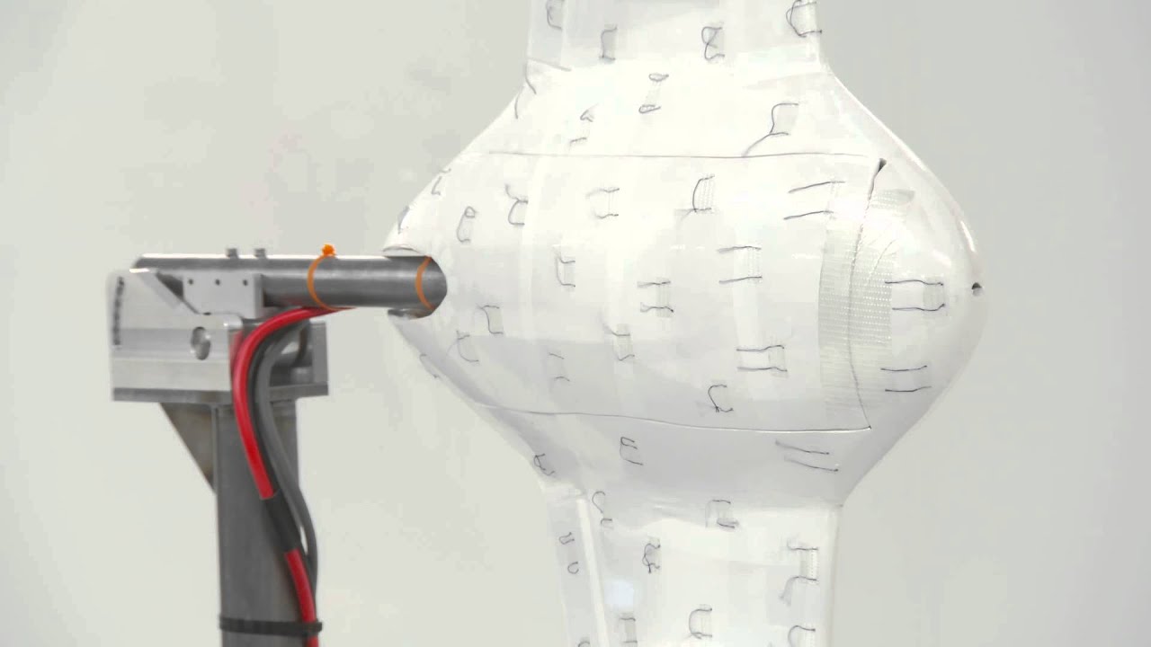 Barnswallow in Wind Tunnel CU of string tufts - YouTube