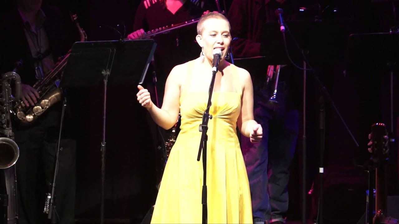 Papa Mambo "No te Dejes Ganar" live at the WECC - YouTube