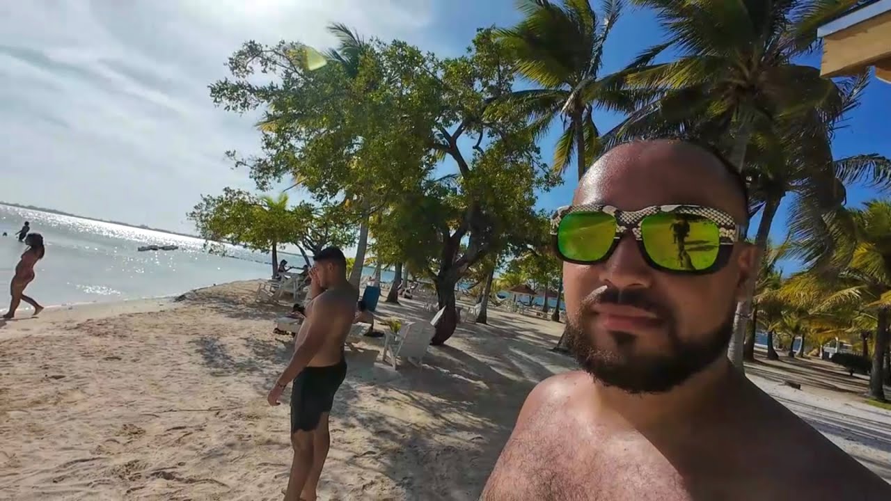 Is This The Best Beach In Utila? 🇭🇳 - YouTube
