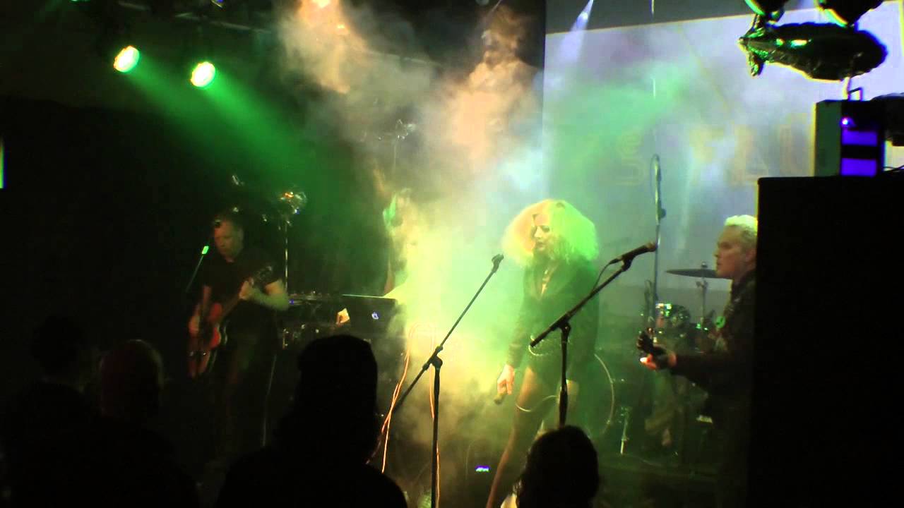 Das Fluff Live - Full gig - YouTube