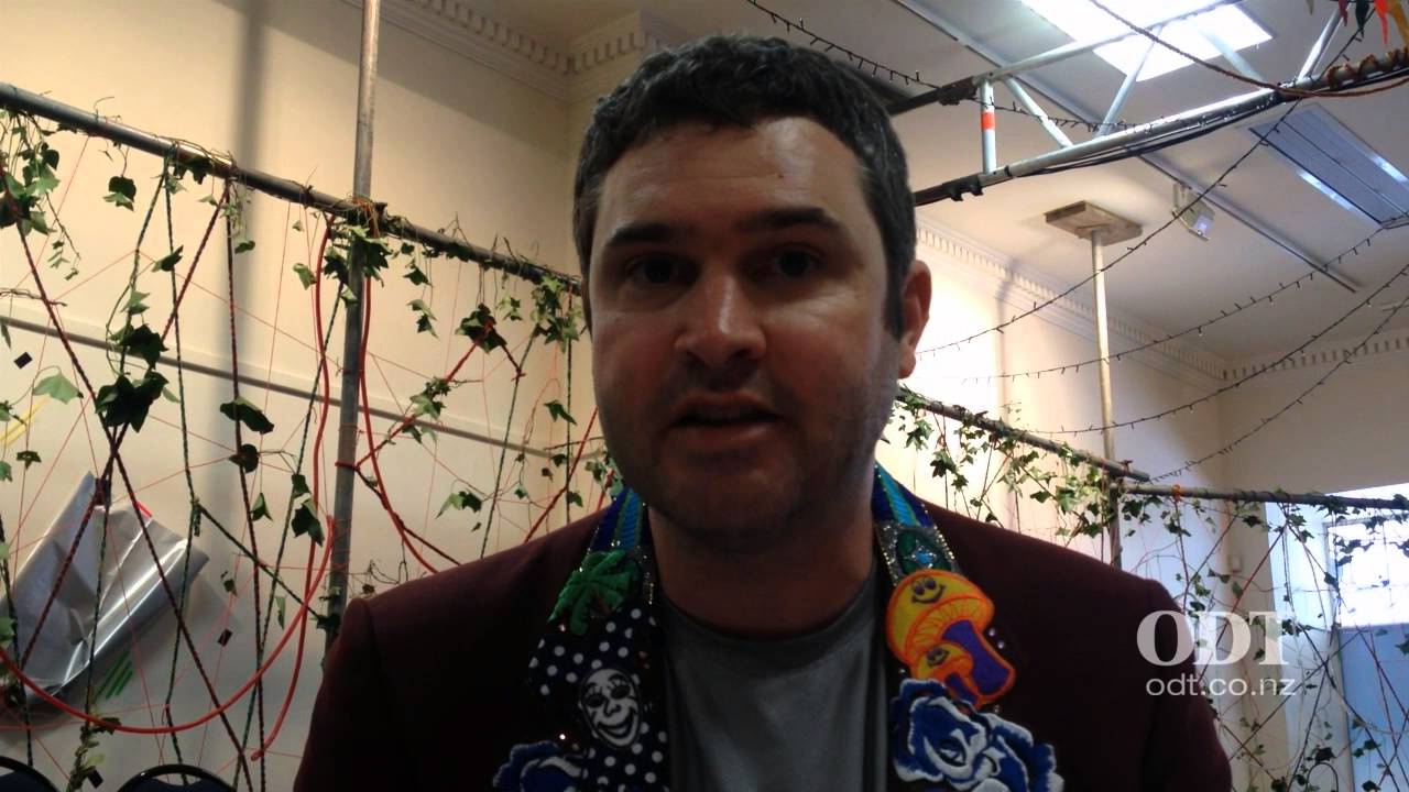 Andrew Choate at the Dunedin Fringe Festival. - YouTube