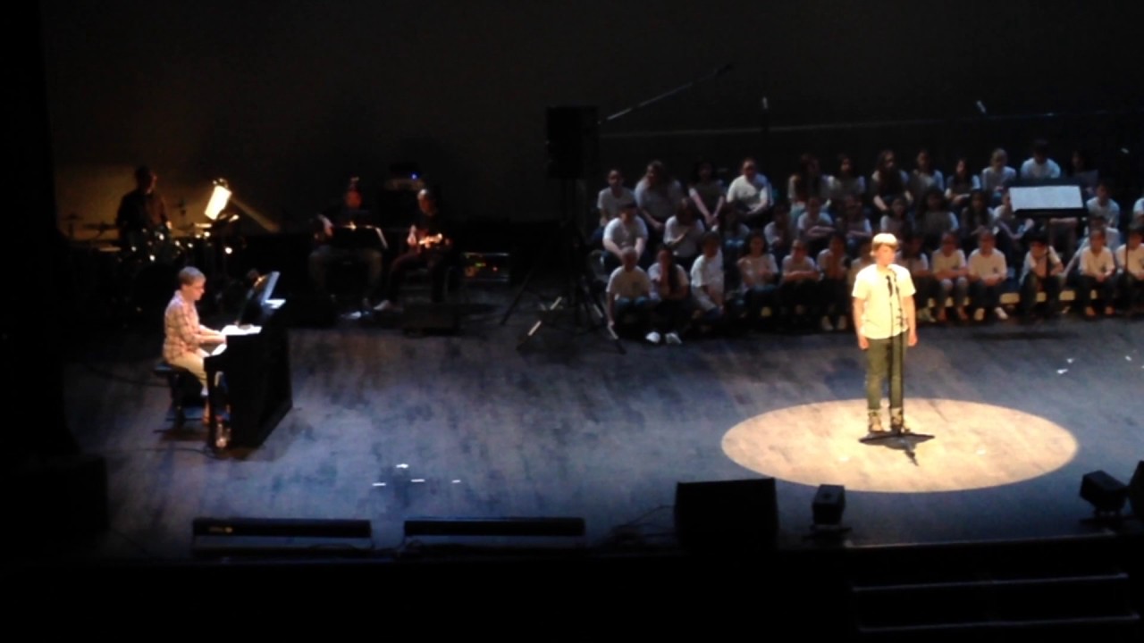 "Les feuilles Mortes" interprété par Lillian Nawrot - YouTube