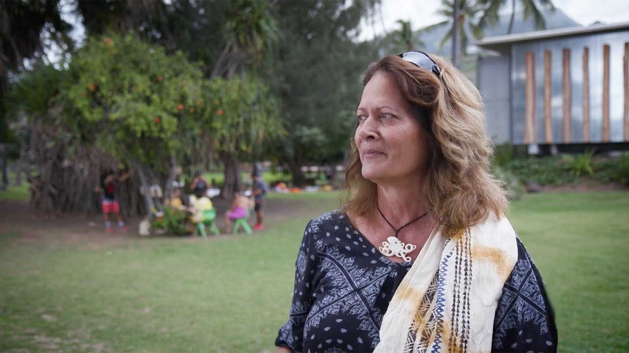 Dalani Tanahy and her Hawaiian kapa practice - YouTube