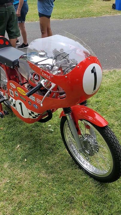 If you gotta go fast and you've got a Hodaka, cafe bike! #shorts #cafemotorcycles #hodaka - YouTube