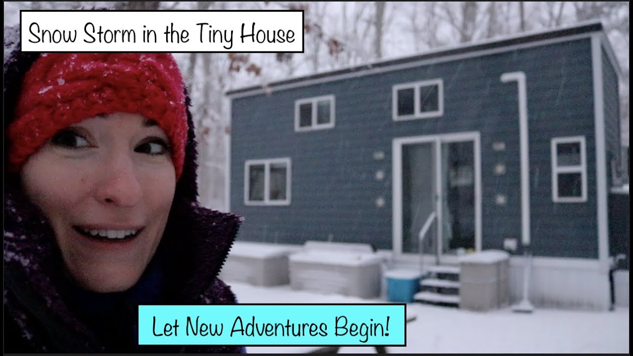 Winter Snow Storm in the Tiny House: Cozy in 192sq ft with the Cubic ...