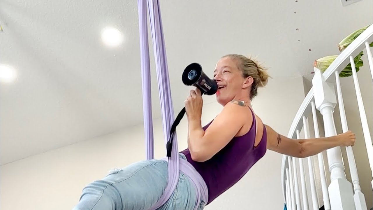 Mom JUMPS off the BALCONY!😨 - YouTube