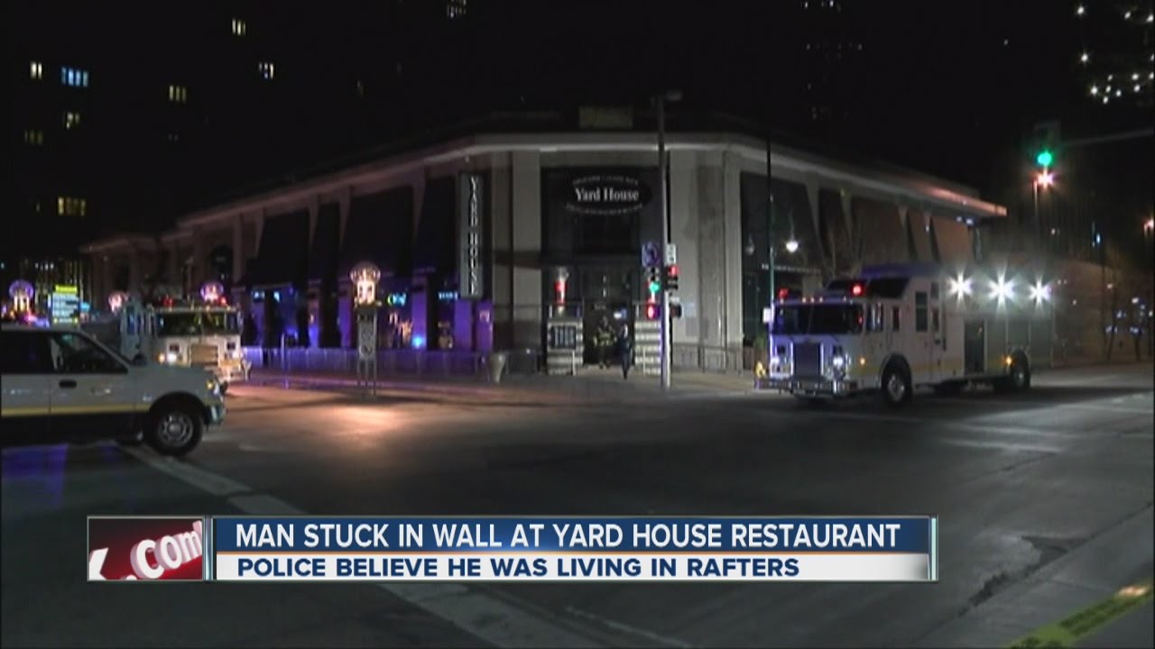 Man stuck in wall at Yard House Restaurant - YouTube