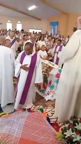 Messe du Père Joseph Tui a l église de notre Dame à Tina - YouTube