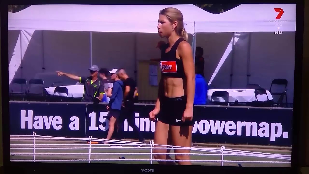 Stawell Gift 2018 - 120m Women's Gift semi 2 - YouTube