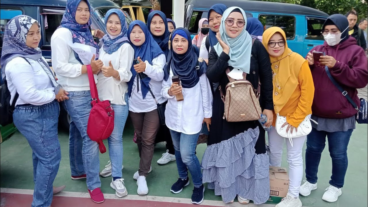 WALMUR SDN BASUMA NGANTERIN ANAKNYA NOBAR FILM TEGAR DI MALL BGJ ...