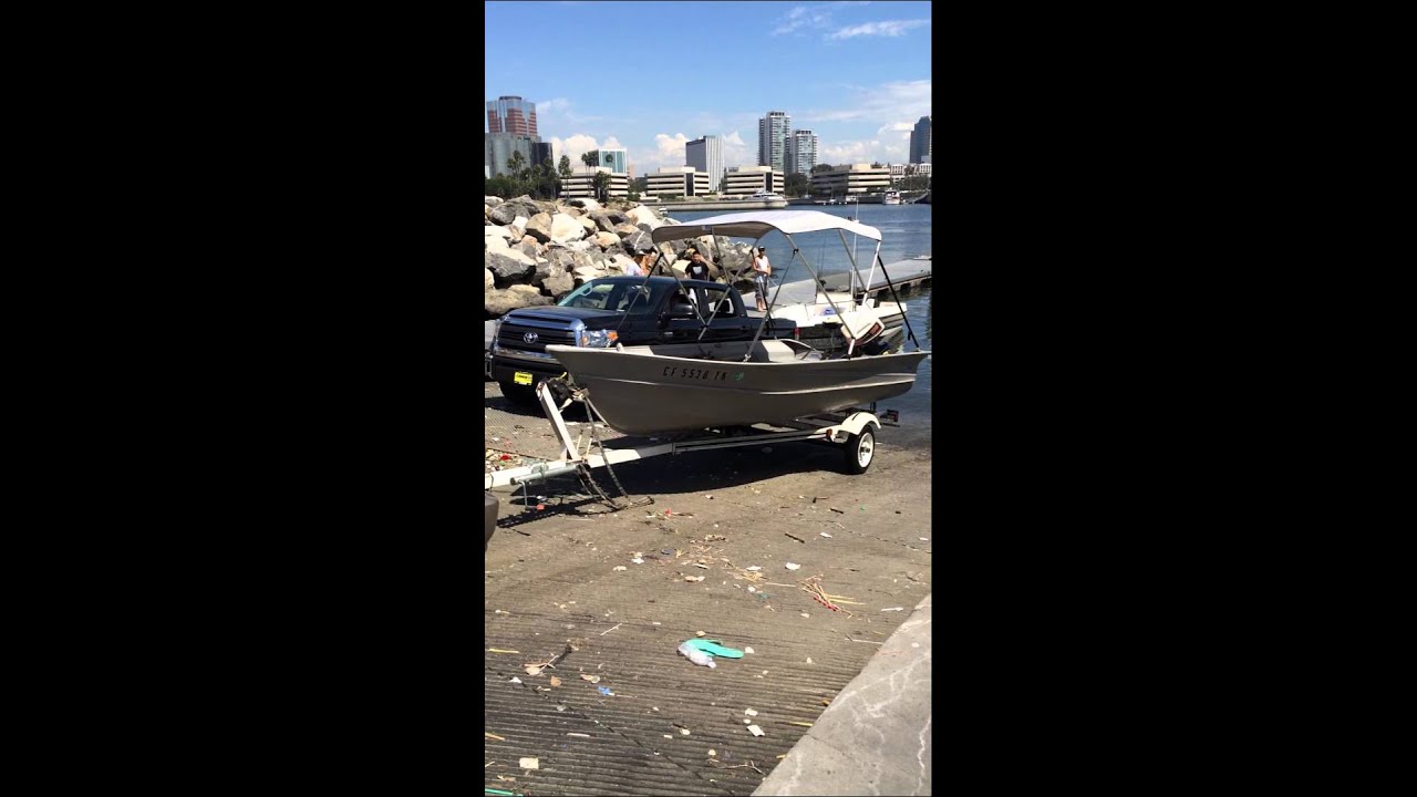 Honda civic launching a boat - YouTube