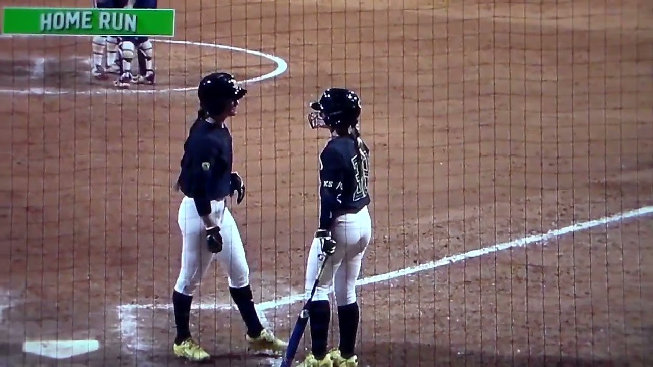 Oregon softball's Ariel Carlson hits 2 run home run in 10th vs. North ...