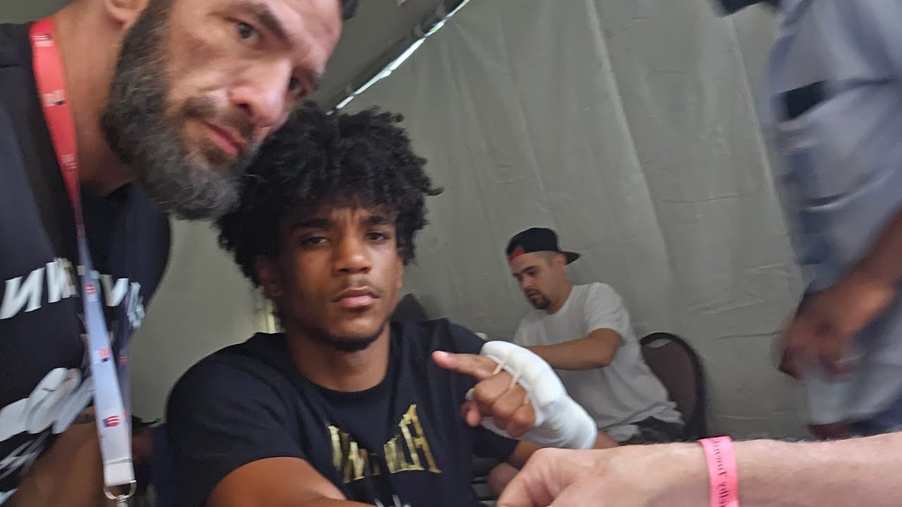 King Gildersleeve VS Lance Smith - YouTube