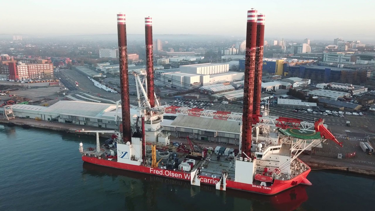 Brave Tern Platform Vessel Southampton 06 Feb 202 - YouTube