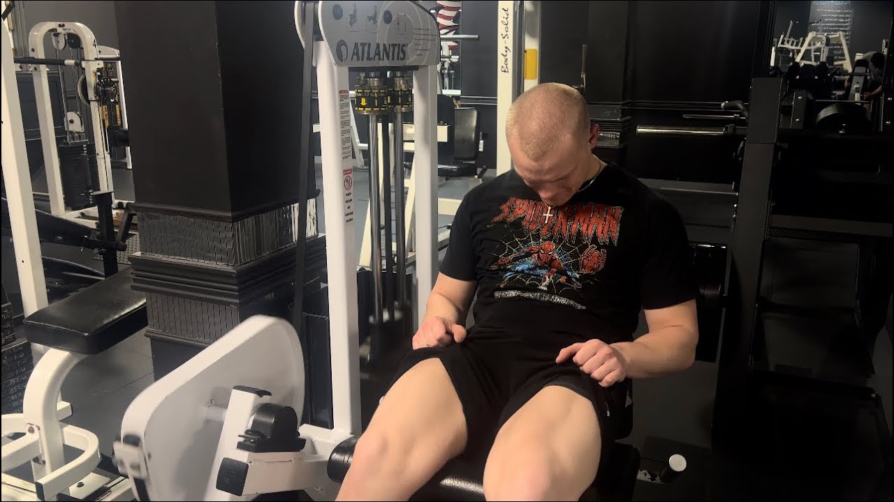 Day 16 Lean Bulk - Legs & Shoulders! - YouTube